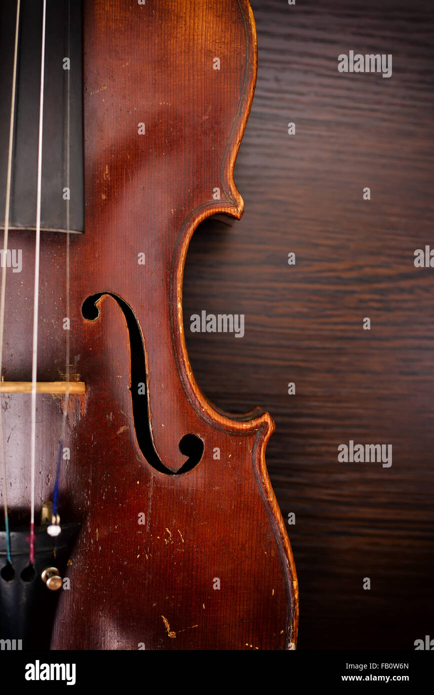 Classic music violin vintage on wooden table Stock Photo - Alamy