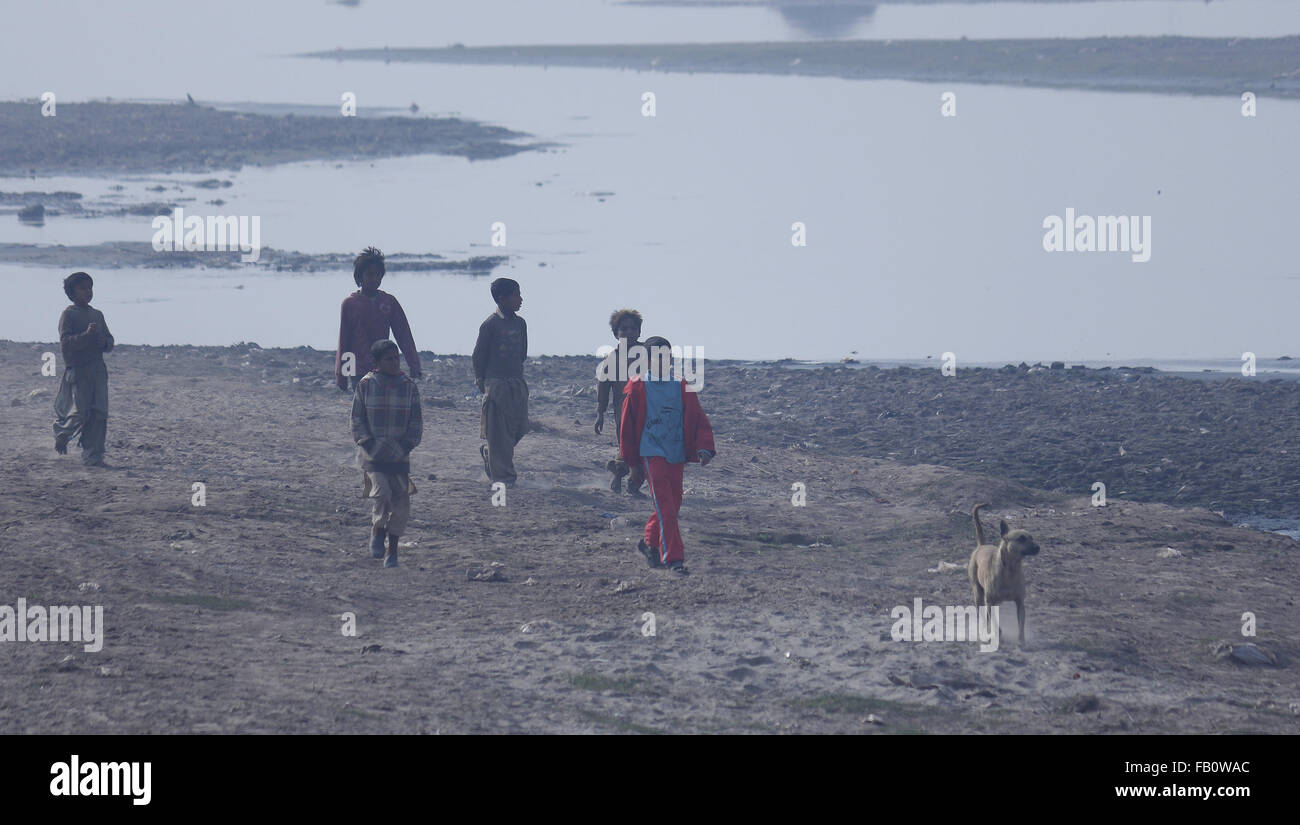 Lahore, Pakistan. 07th Jan, 2016. Pakistani gypsy children playing at ...