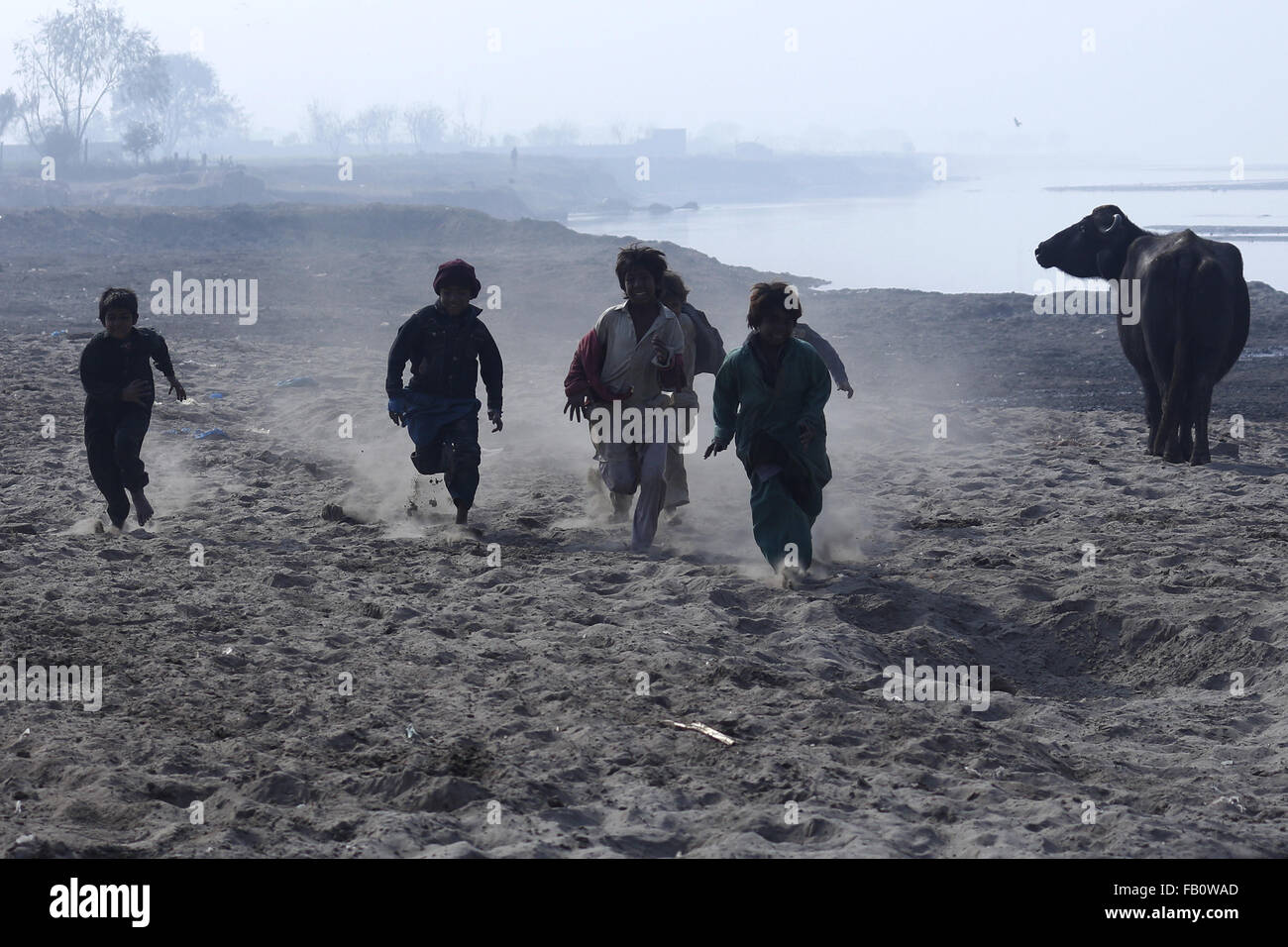 Lahore, Pakistan. 07th Jan, 2016. Pakistani gypsy children playing at ...
