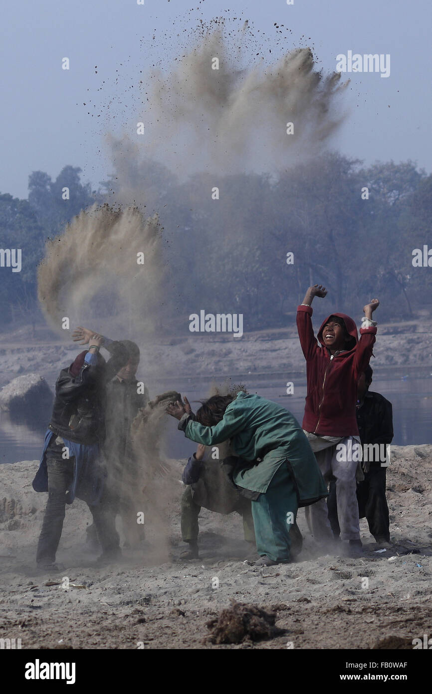 Lahore, Pakistan. 07th Jan, 2016. Pakistani gypsy children playing at ...