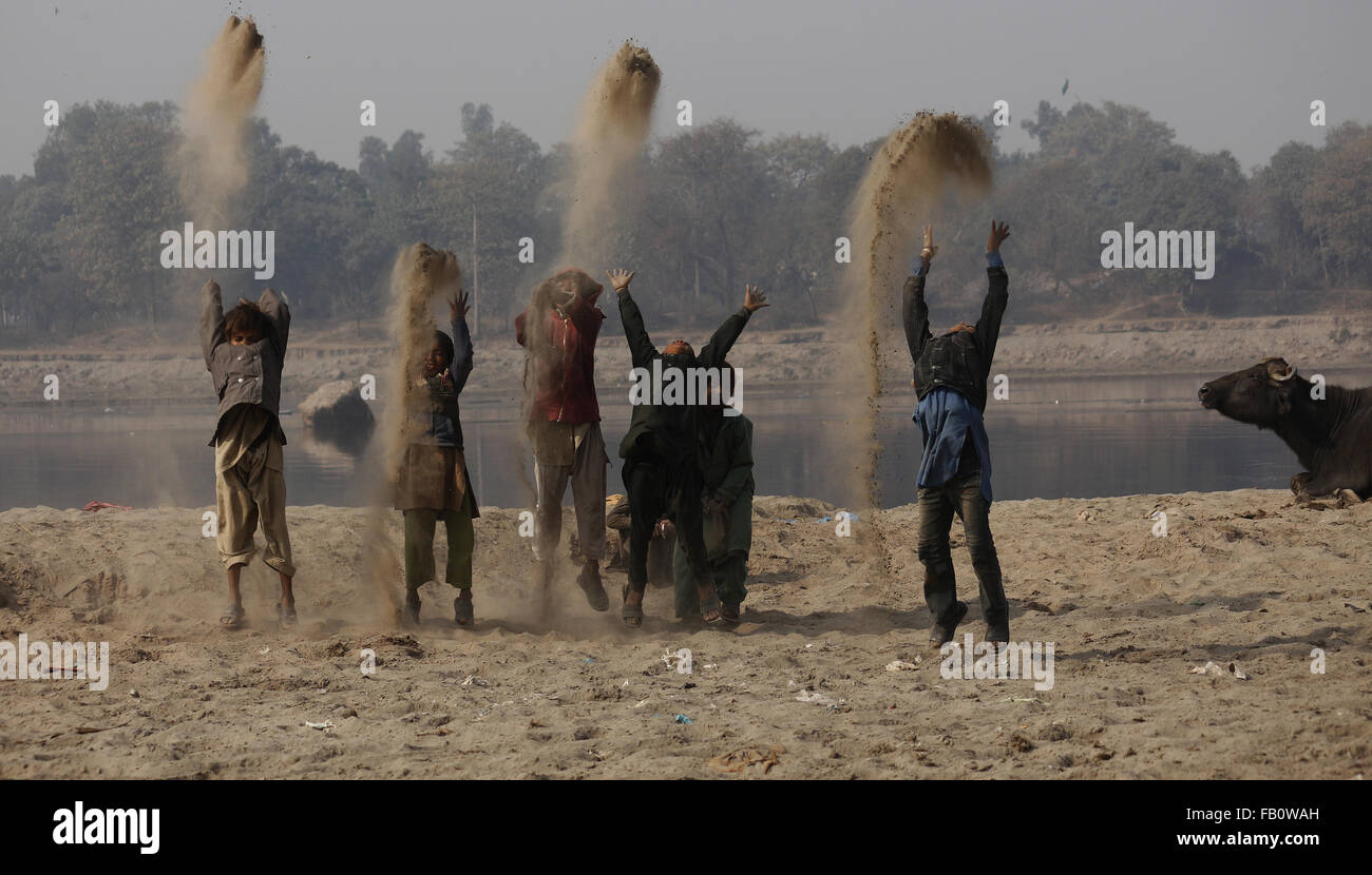 Lahore, Pakistan. 07th Jan, 2016. Pakistani gypsy children playing at ...