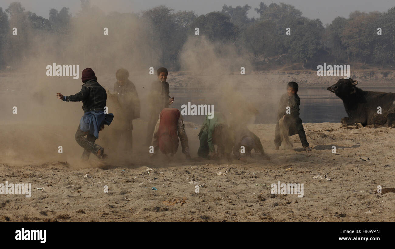 Lahore, Pakistan. 07th Jan, 2016. Pakistani gypsy children playing at ...