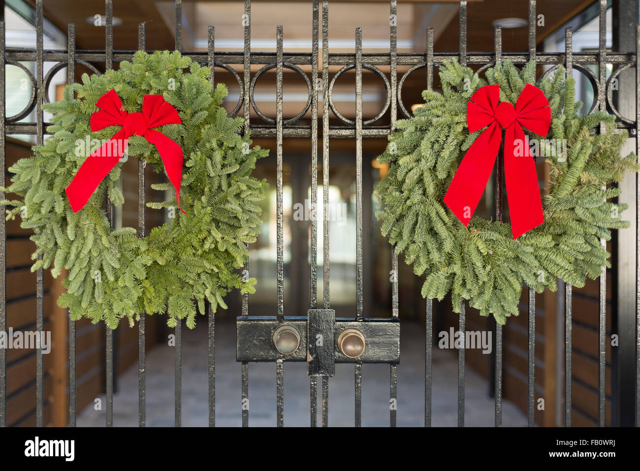 Ribbon wreaths hi-res stock photography and images - Alamy