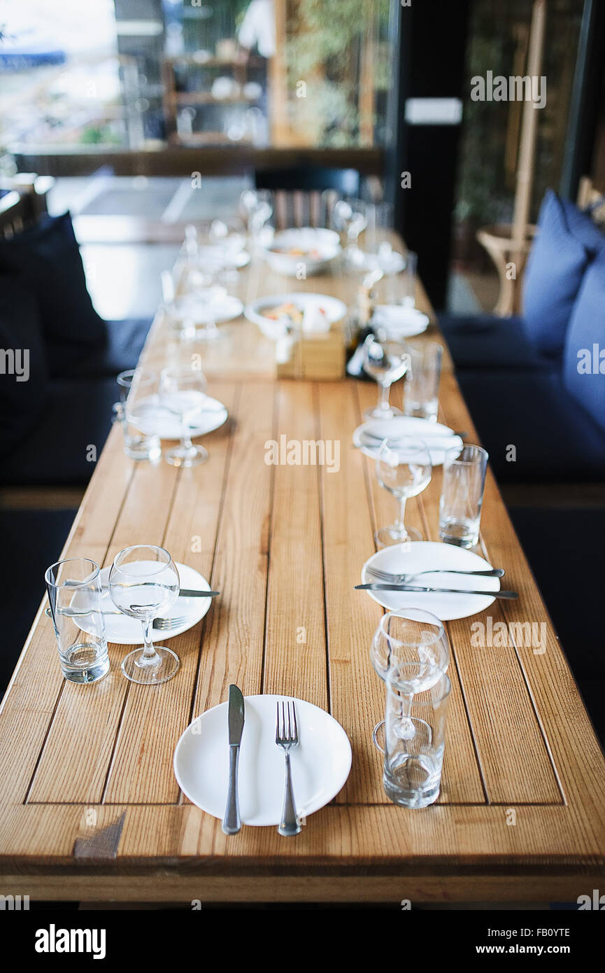 Banquet wedding table setting on evening reception Stock Photo - Alamy