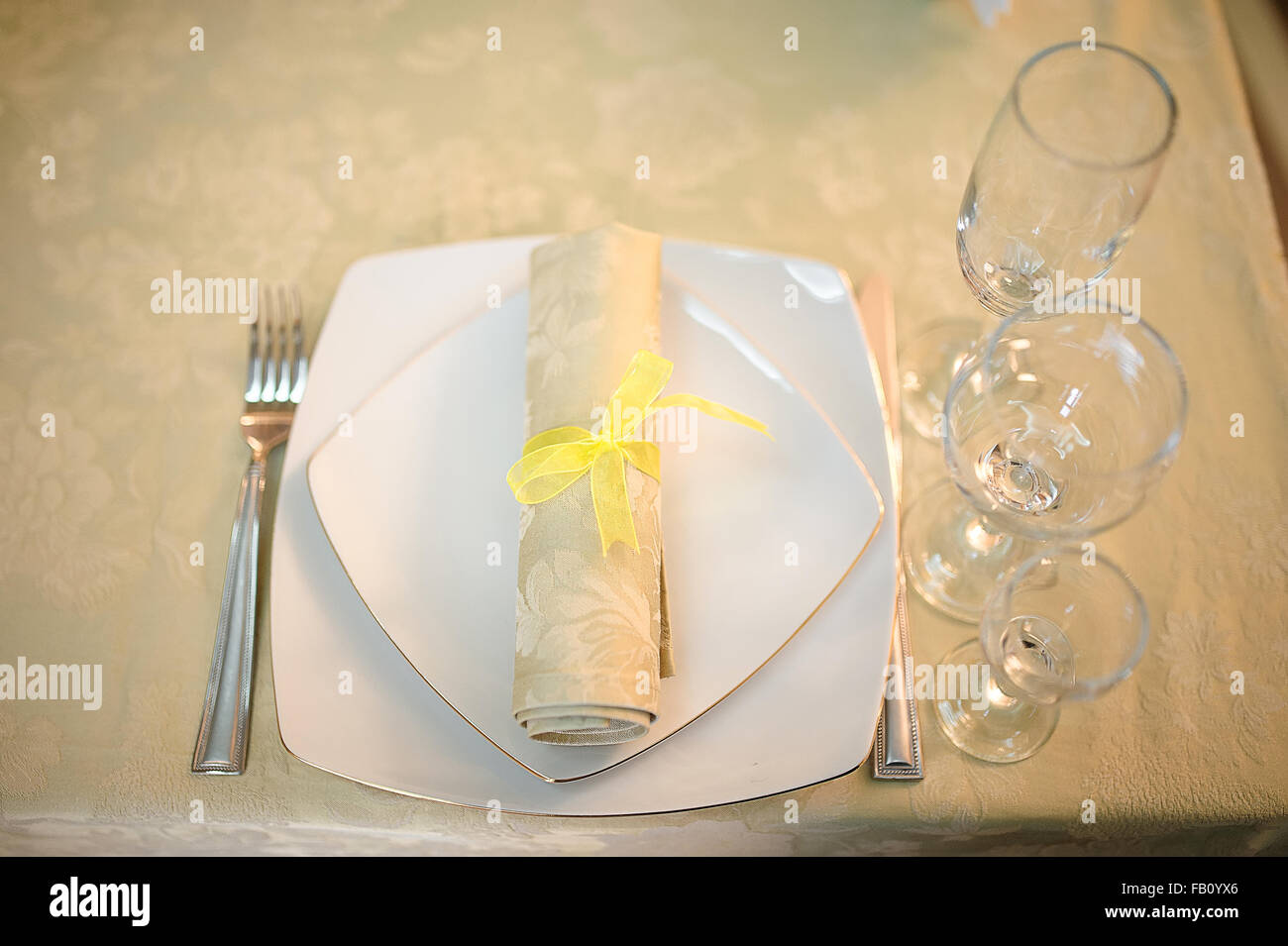 Banquet wedding table setting on evening reception Stock Photo - Alamy