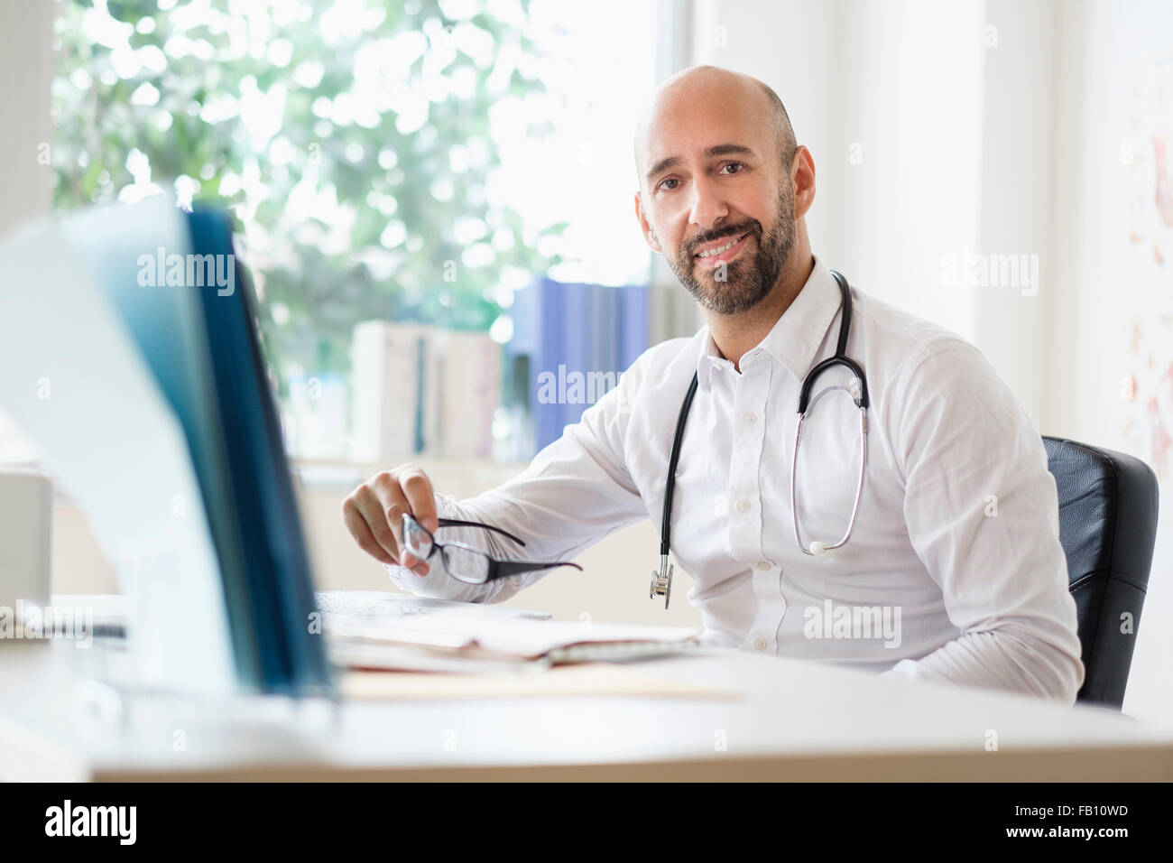 Doctor office desk hi-res stock photography and images - Alamy