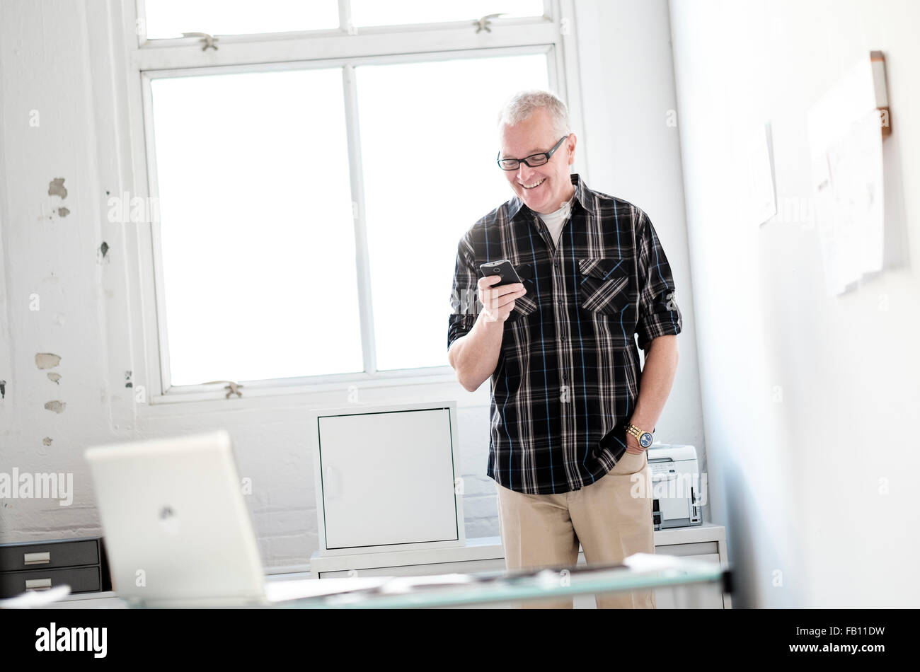 Man office paperwork behind hi-res stock photography and images - Alamy