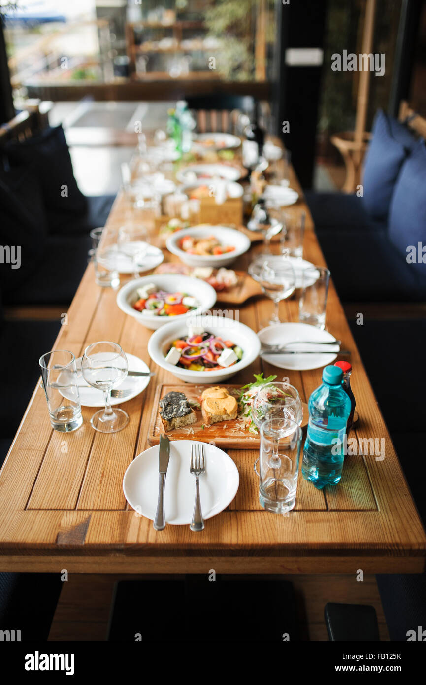 Banquet wedding table setting on evening reception Stock Photo - Alamy