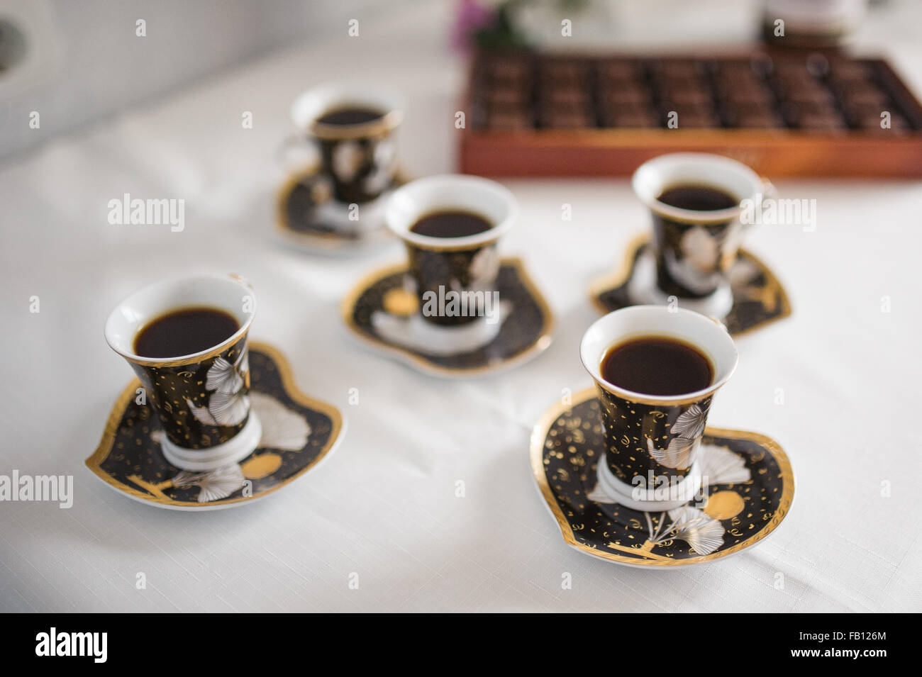 Pouring tea coffee cups barista hi-res stock photography and images - Alamy