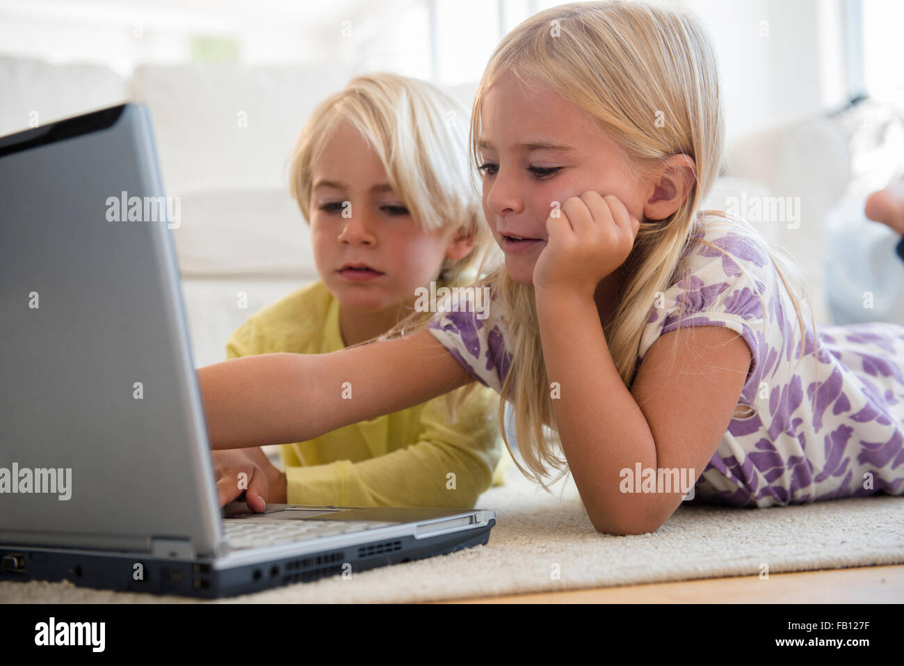 Boy girl child children using hi-res stock photography and images - Alamy