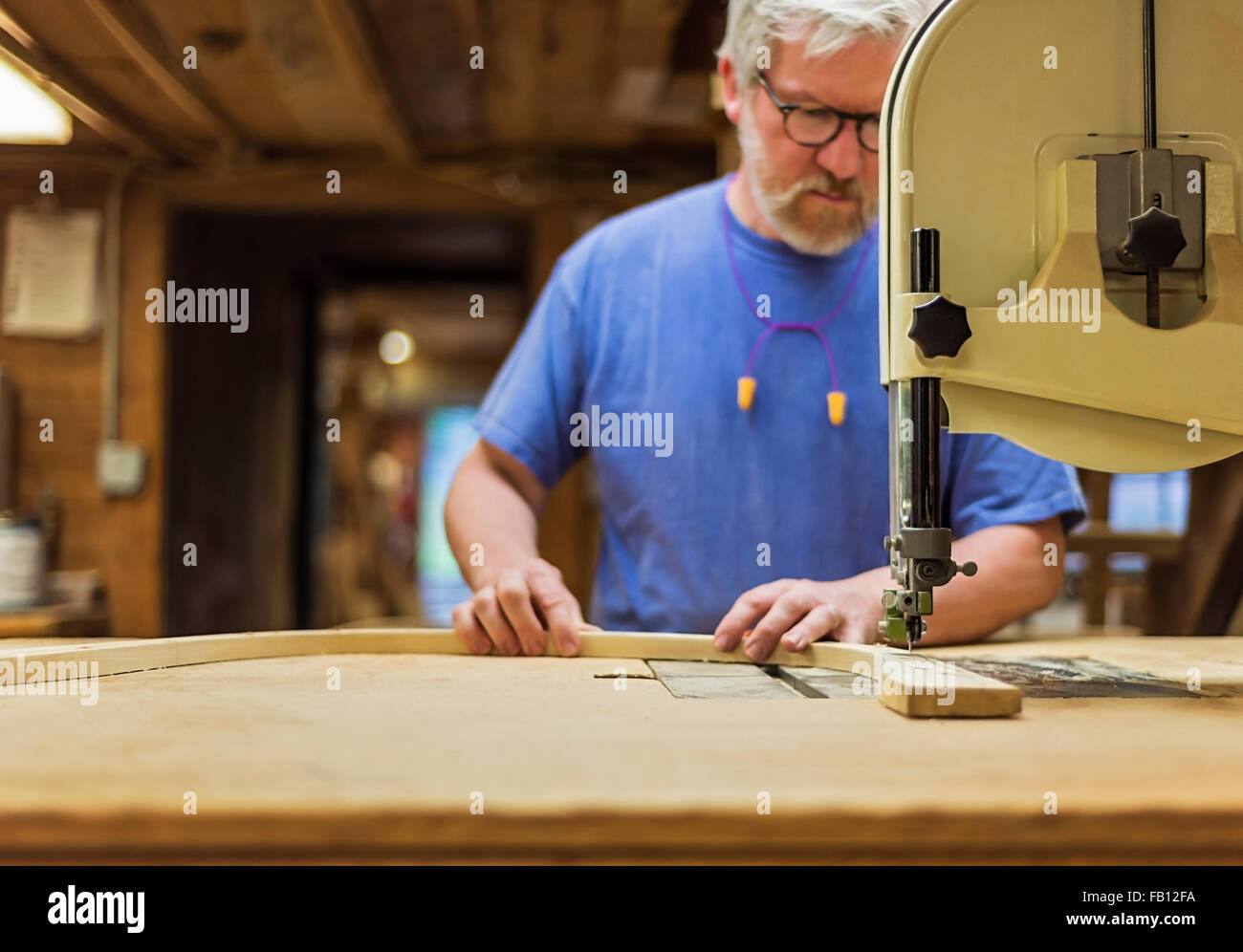 Carpenter working in workshop Stock Photo - Alamy