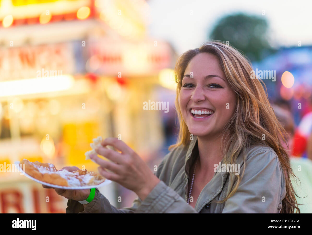 Funnel cake hi-res stock photography and images - Alamy