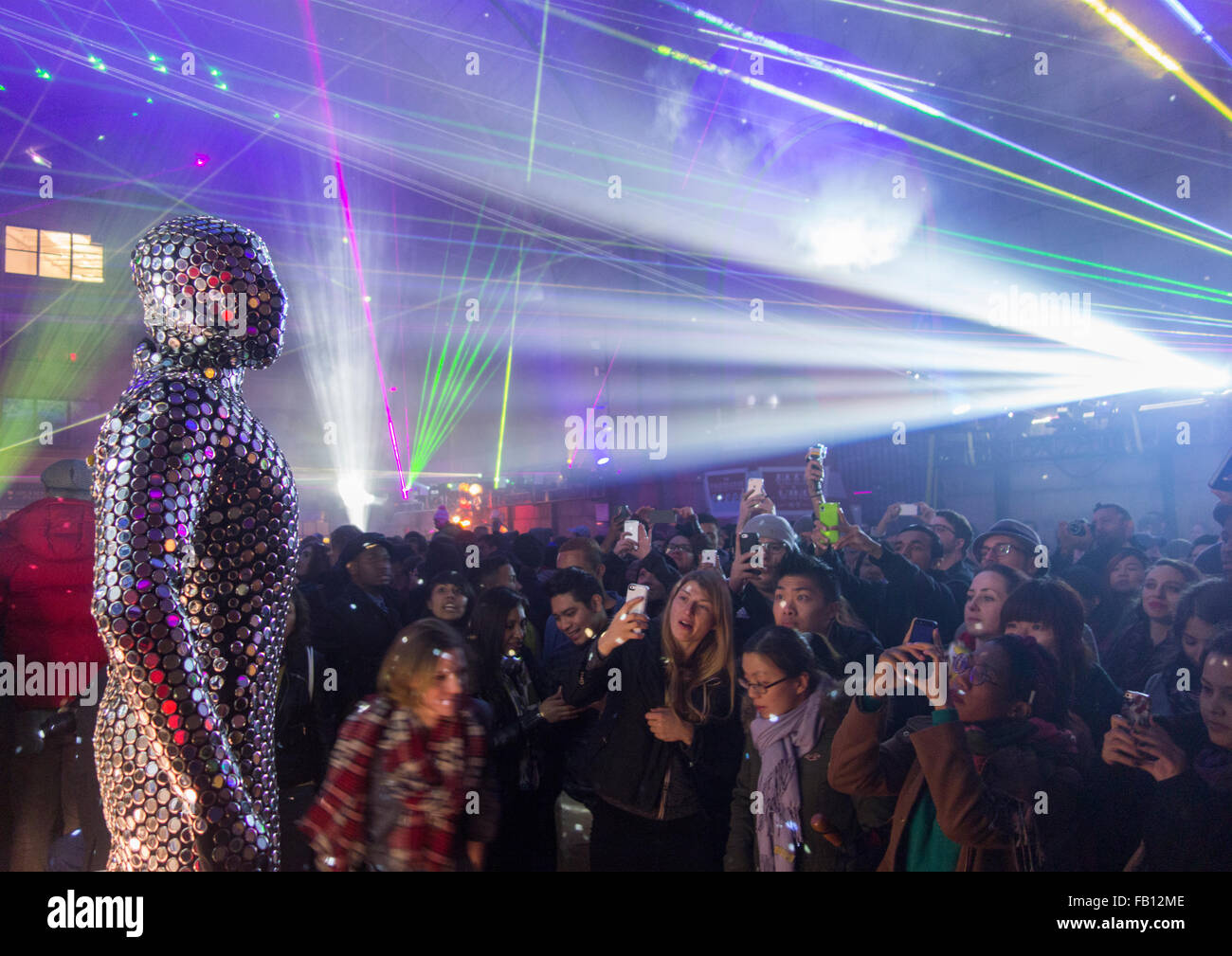 dance party in the tunnel under the Brooklyn bridge DUMBO NYC Stock ...