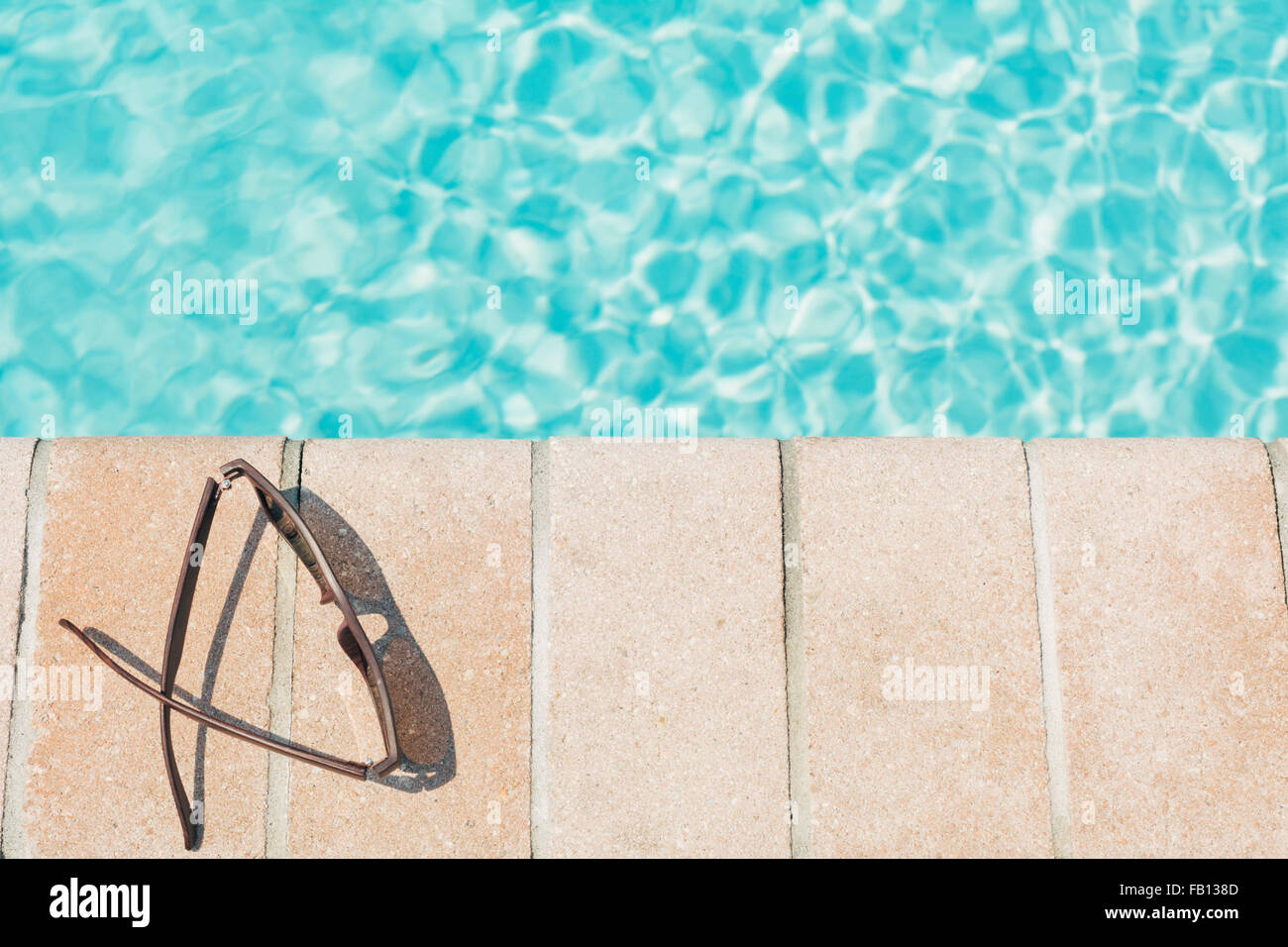 Pool sunglasses hi-res stock photography and images - Alamy