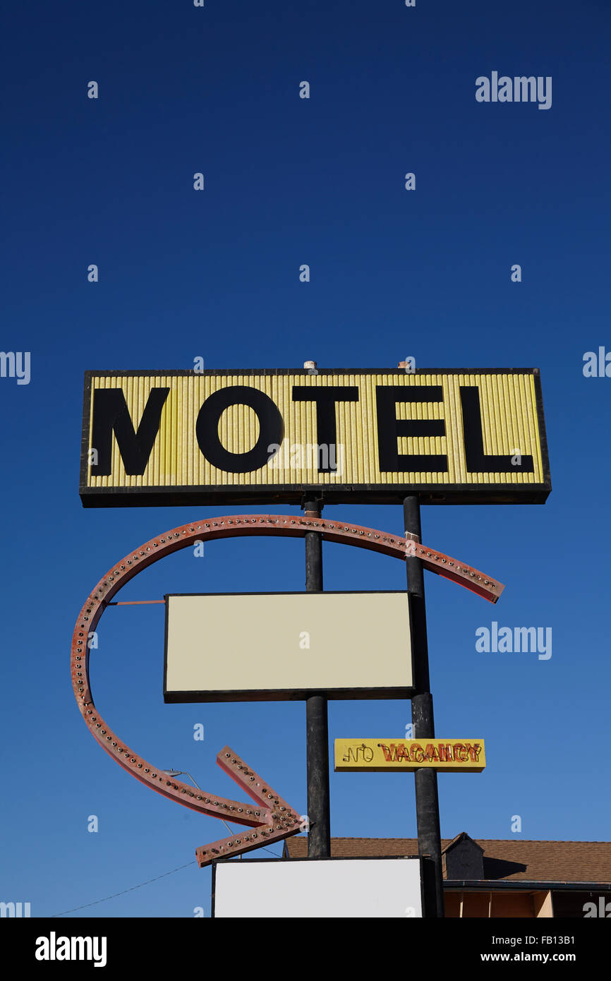 Blue sky motel sign hi-res stock photography and images - Alamy