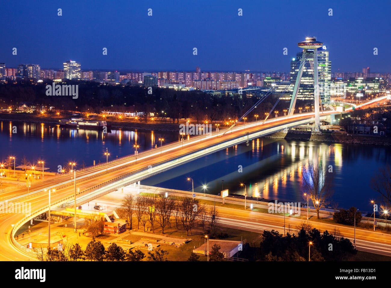 Bridge over river night hi-res stock photography and images - Alamy