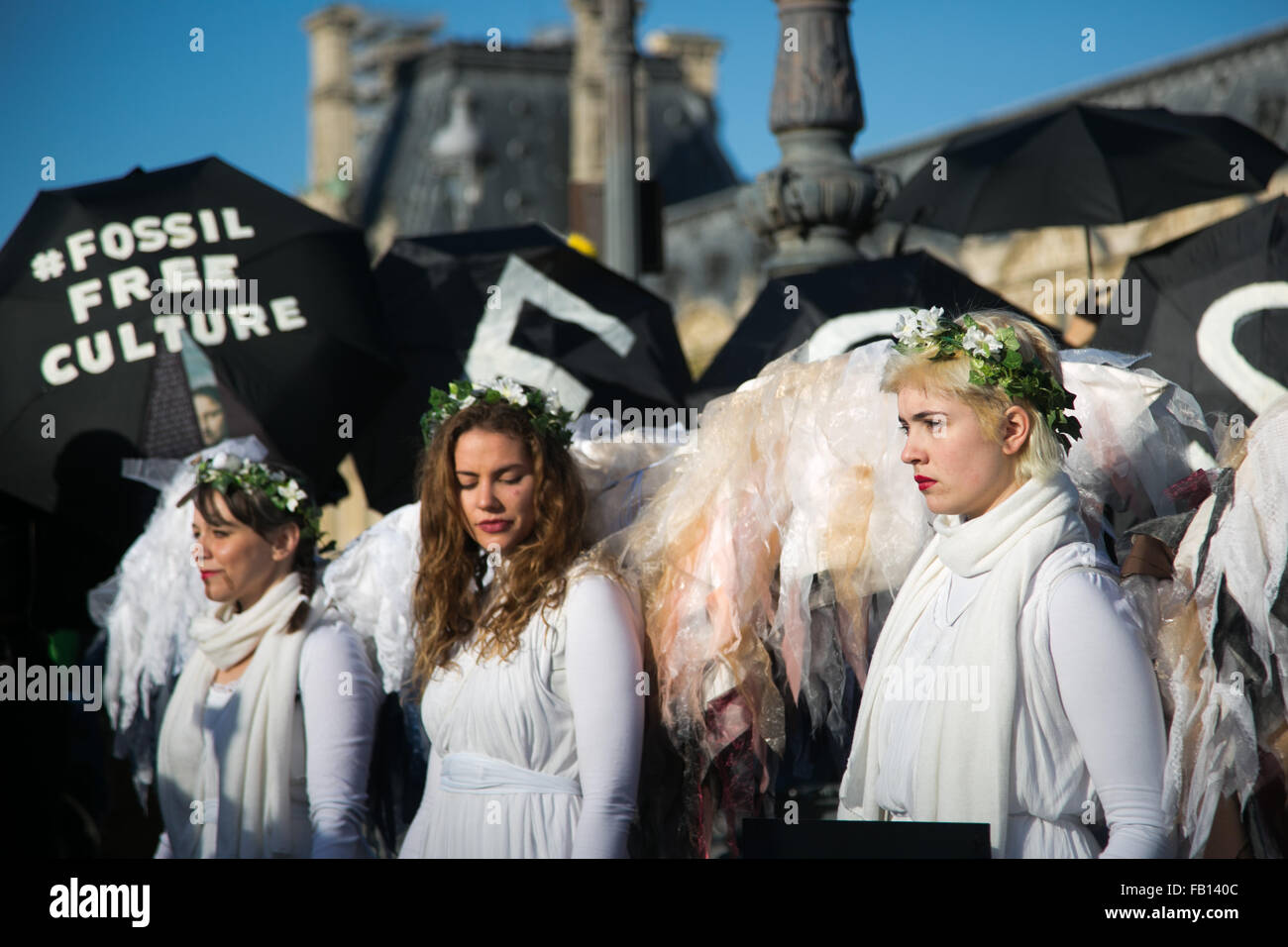 Glimate Guardians from Australia at the Louvre in solidarity with the ...