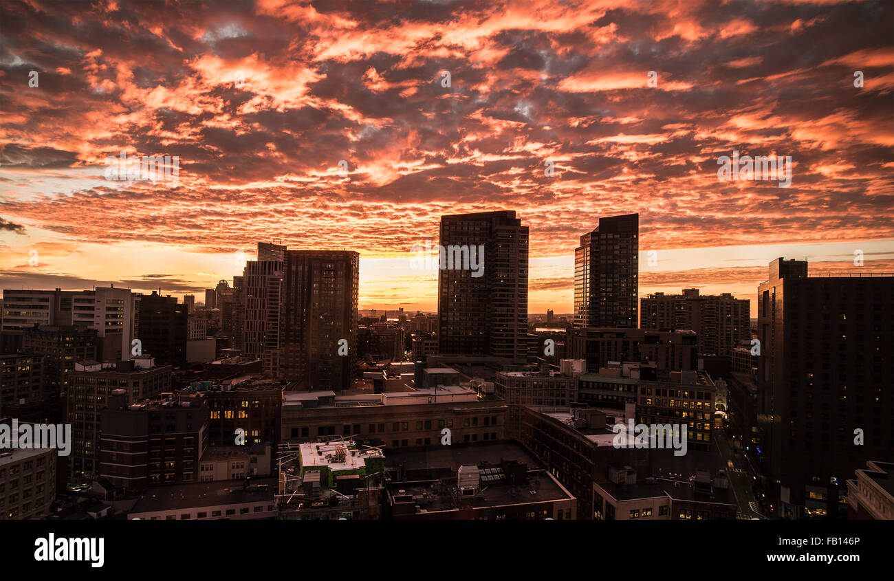 Dramatic city sunset hi-res stock photography and images - Alamy