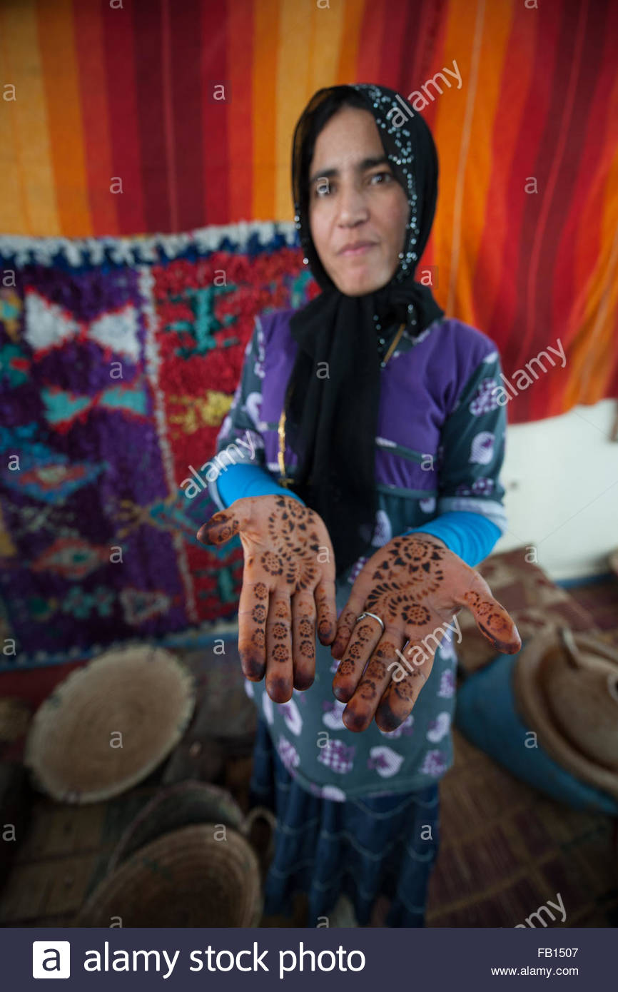 Woman Henna Tattoo Hands High Resolution Stock Photography and Images ...