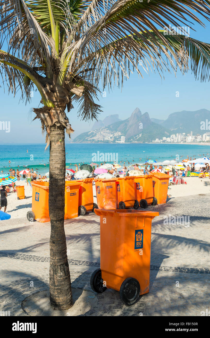 Trash collection hi-res stock photography and images - Alamy