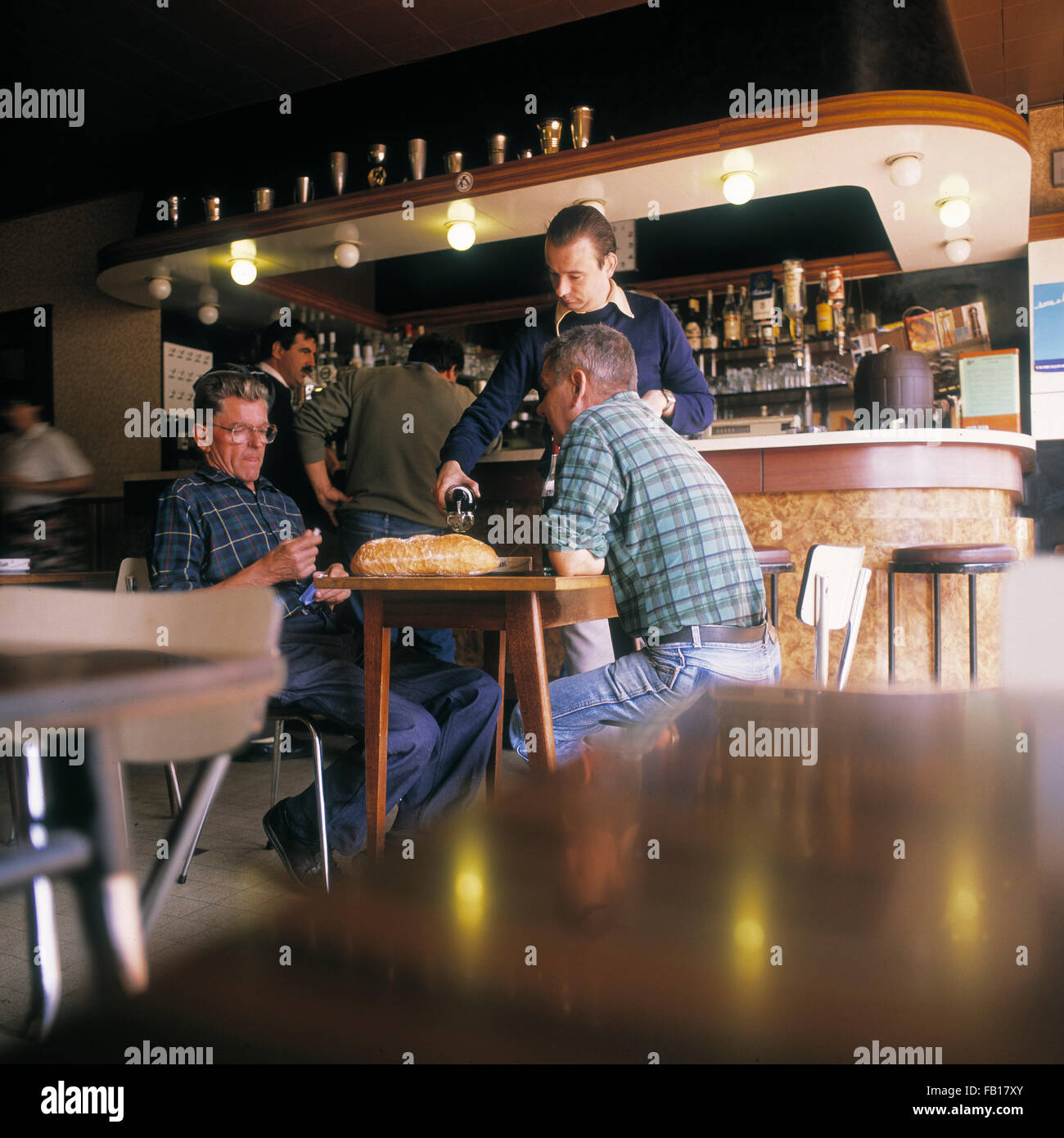 1980s bar hi-res stock photography and images - Alamy