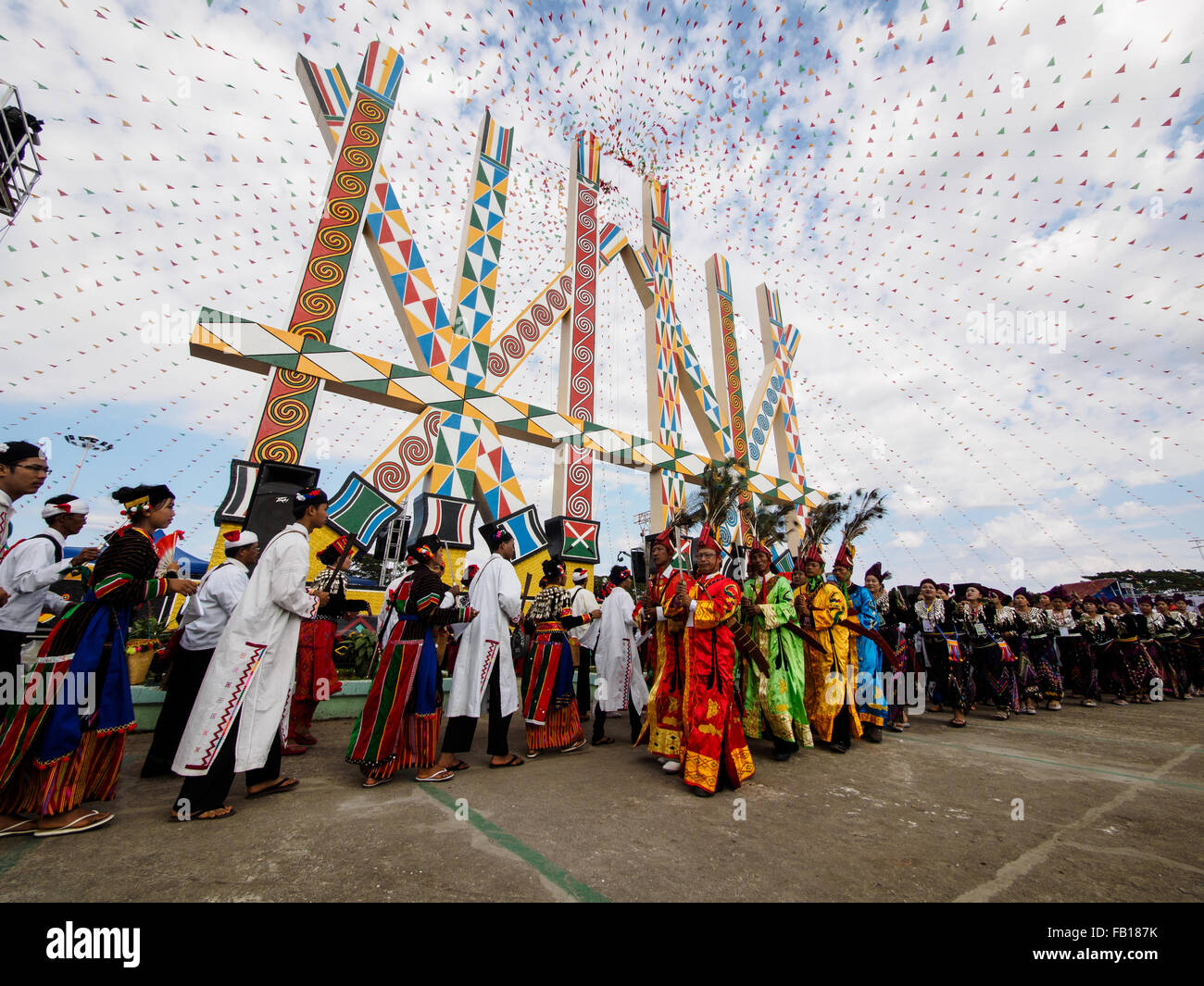 Manau Dance, traditional ceremony of Kachin people to celebrate Kachin ...