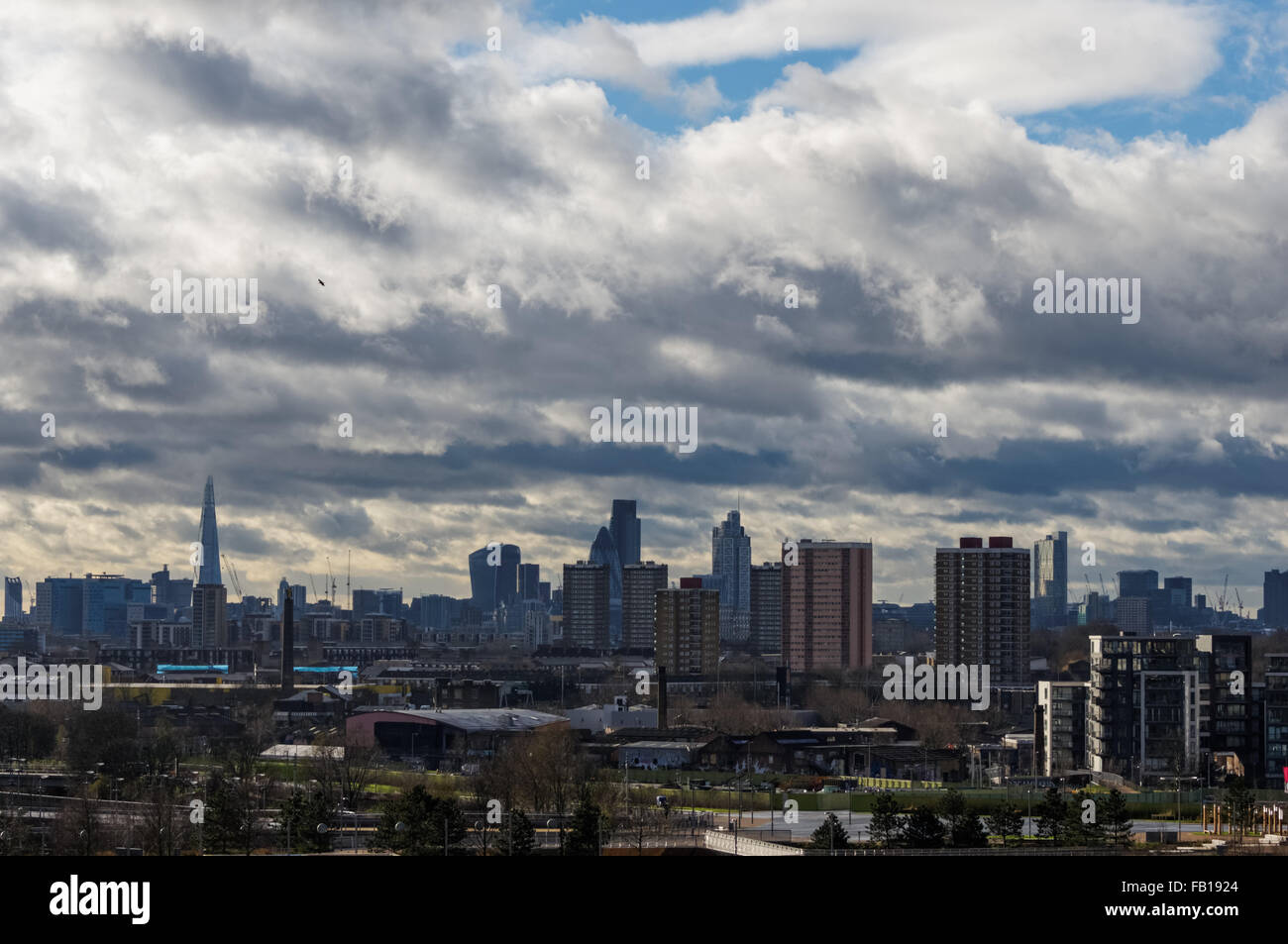 London skyline panoramic storm clouds hi-res stock photography and ...