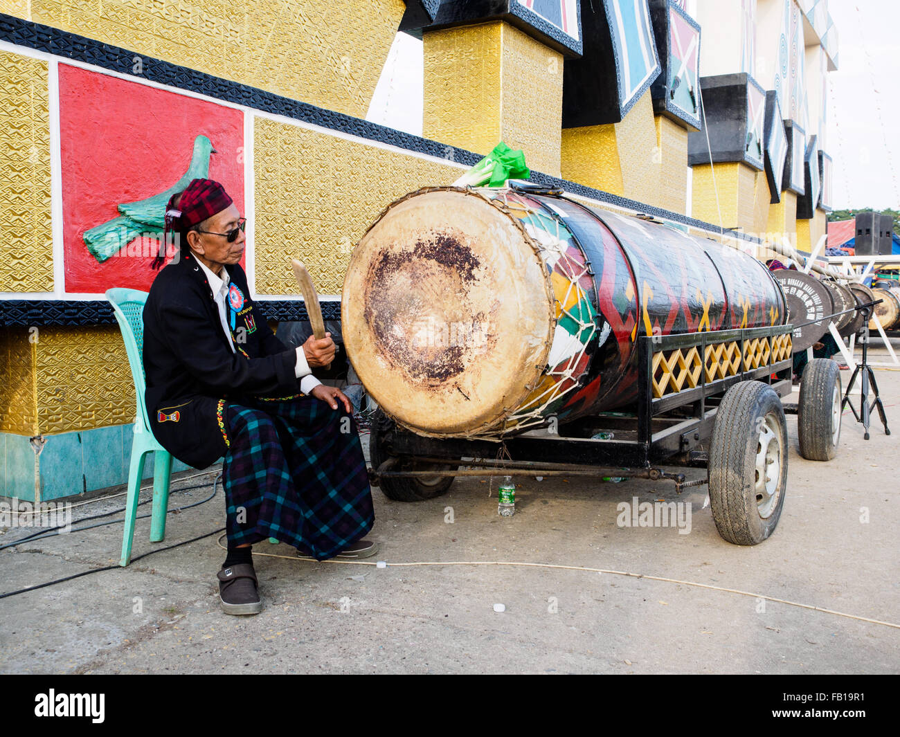 Manau dance traditional ceremony kachin hi-res stock photography and ...