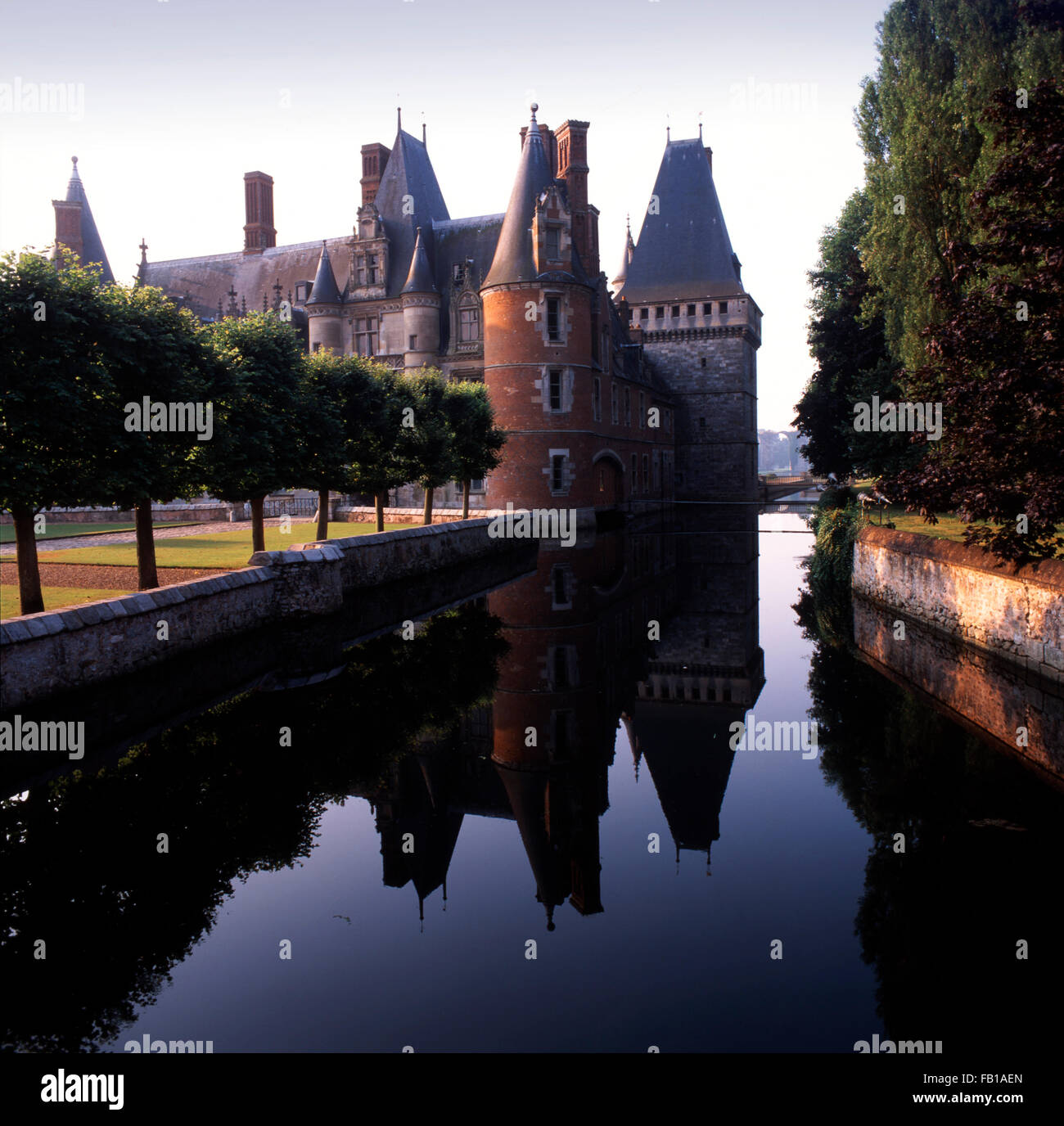 Chateau maintenon hi-res stock photography and images - Alamy