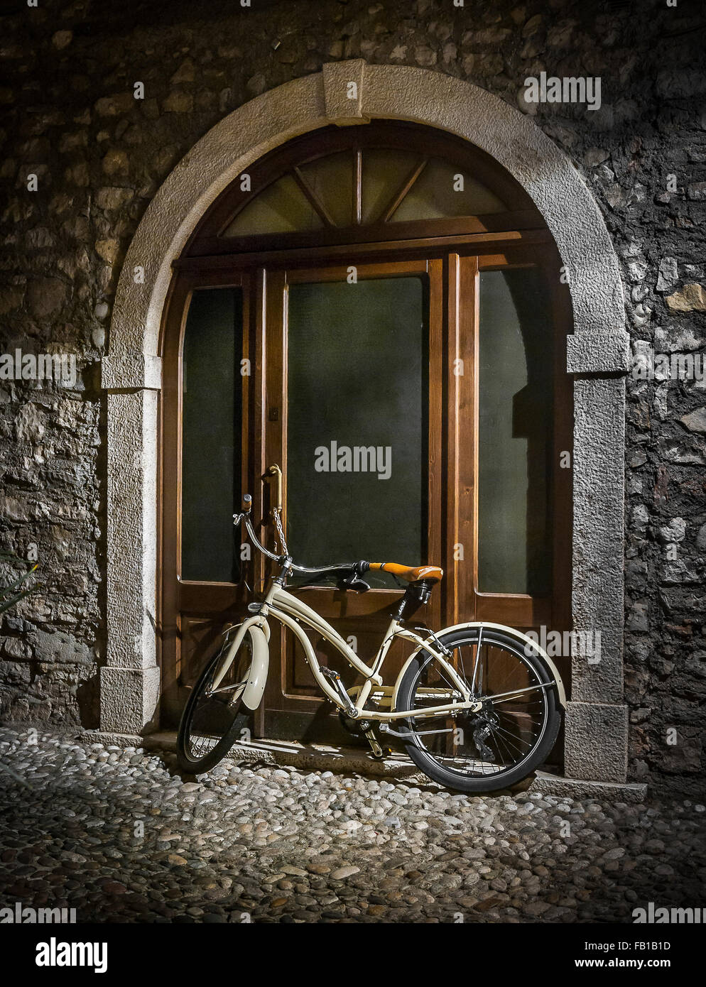 Chained door hi-res stock photography and images - Alamy
