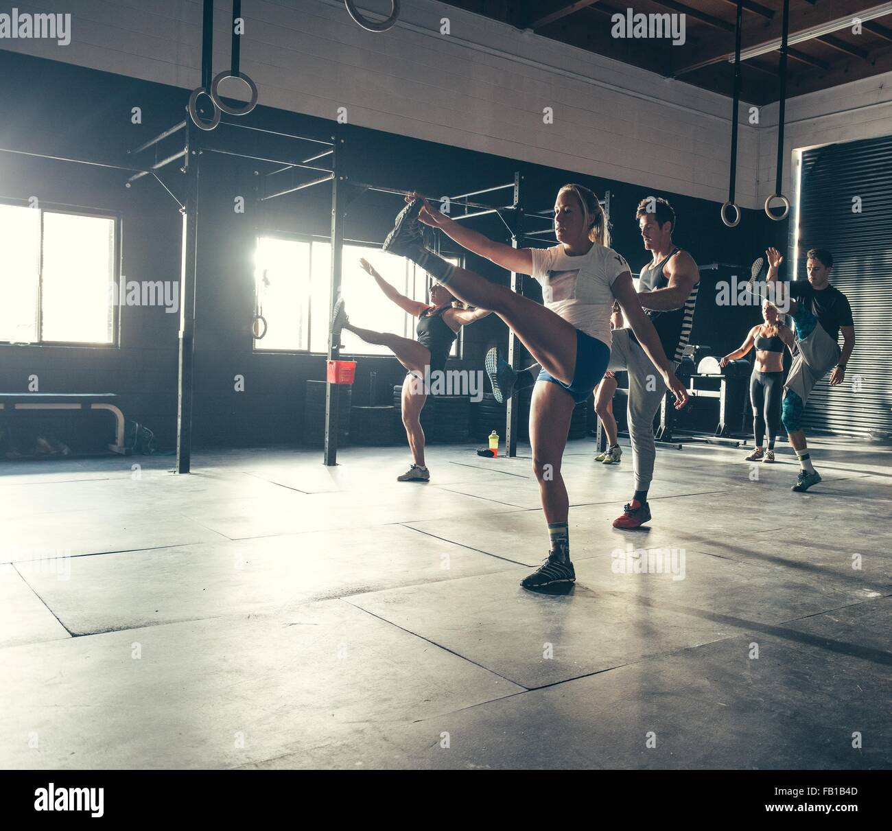 Exercising men and women hi-res stock photography and images - Alamy