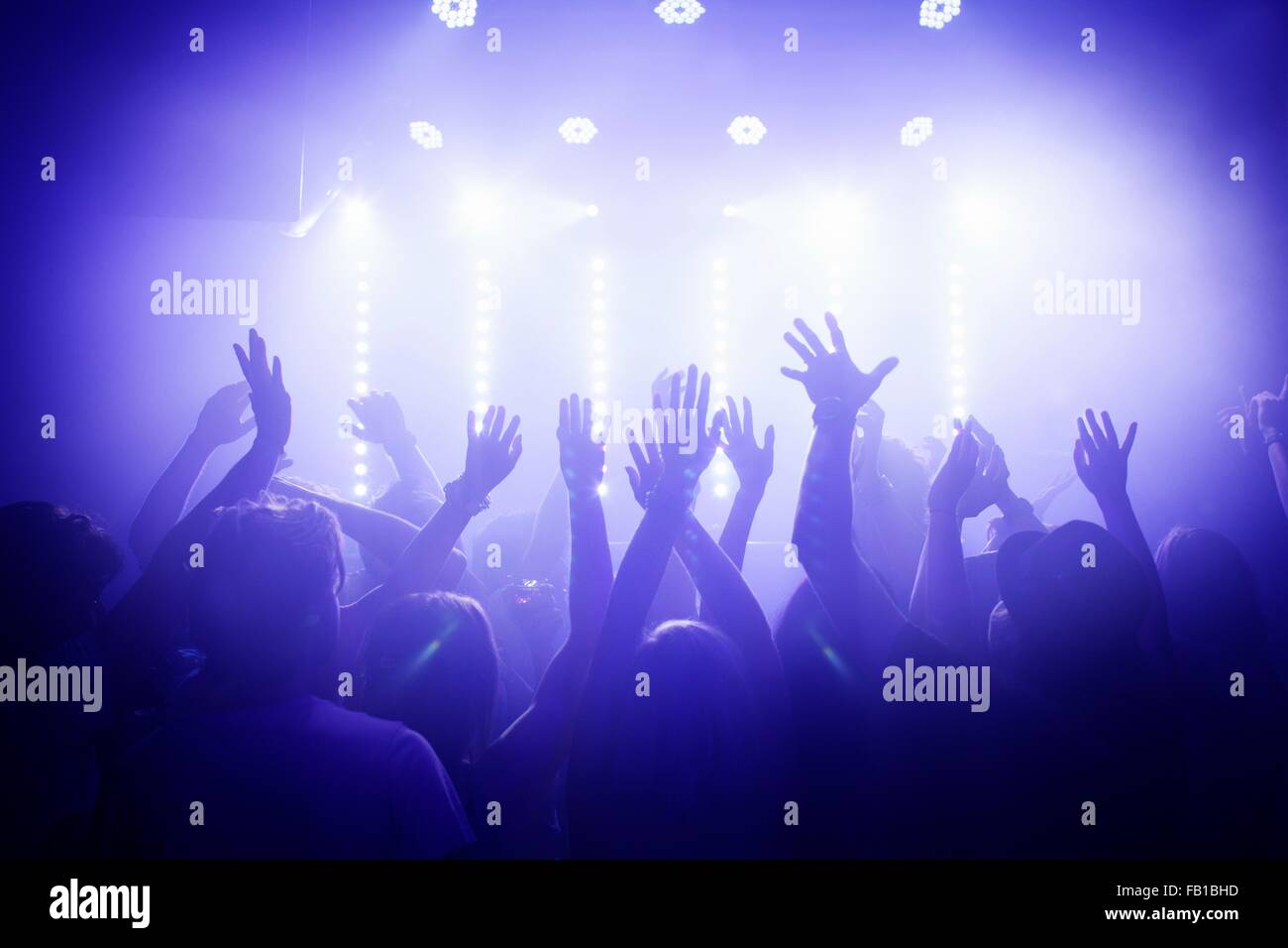 Group of people watching hi-res stock photography and images - Alamy