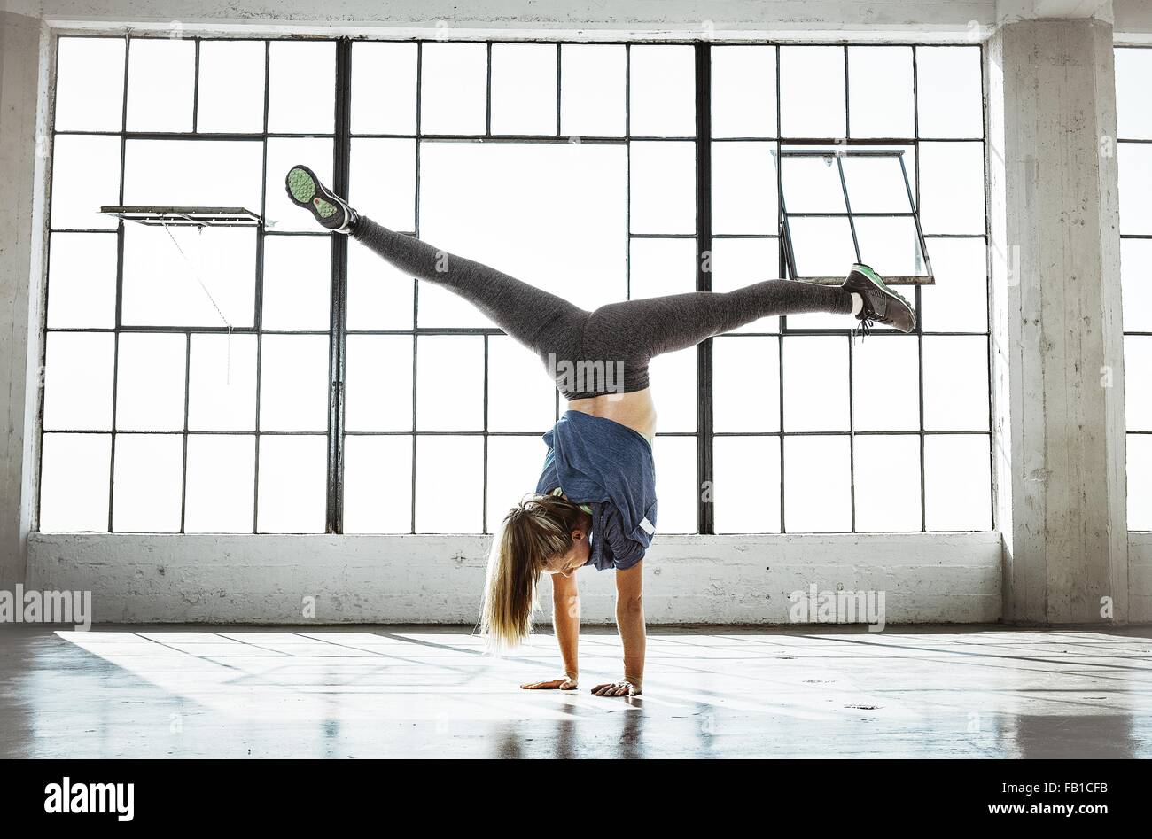 Handstand indoors hi-res stock photography and images - Alamy