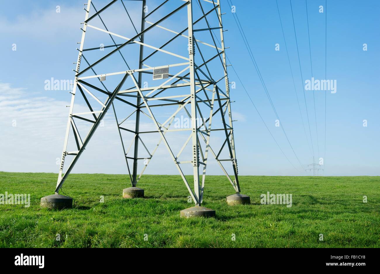 Overhead electrical lines hi-res stock photography and images - Alamy