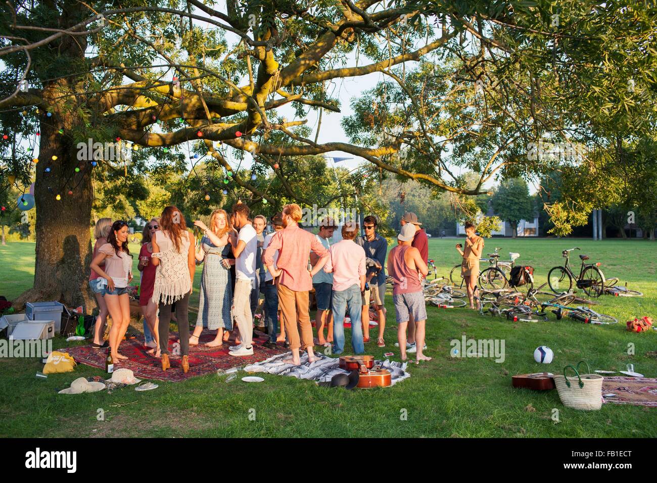 Crowd adults hi-res stock photography and images - Alamy