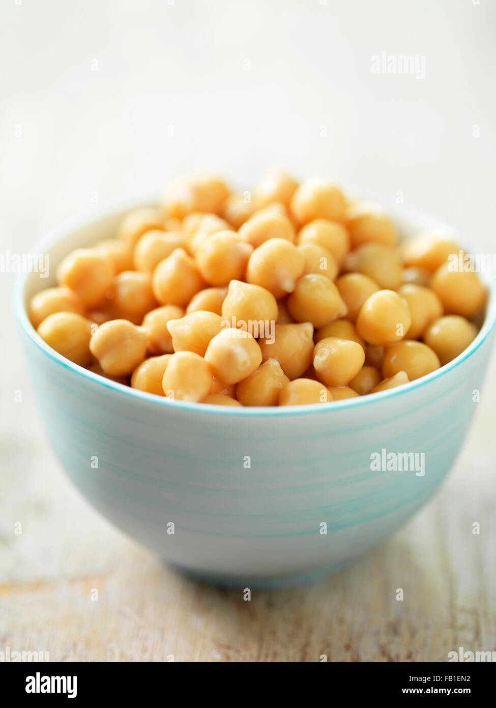 Chick peas in white bowl Stock Photo - Alamy