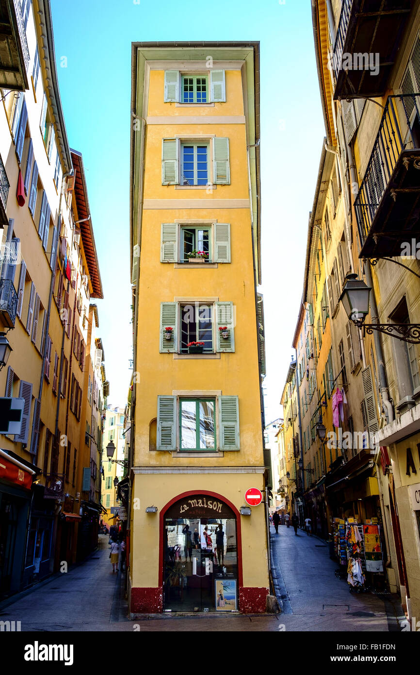 Narrow nice street hi-res stock photography and images - Alamy
