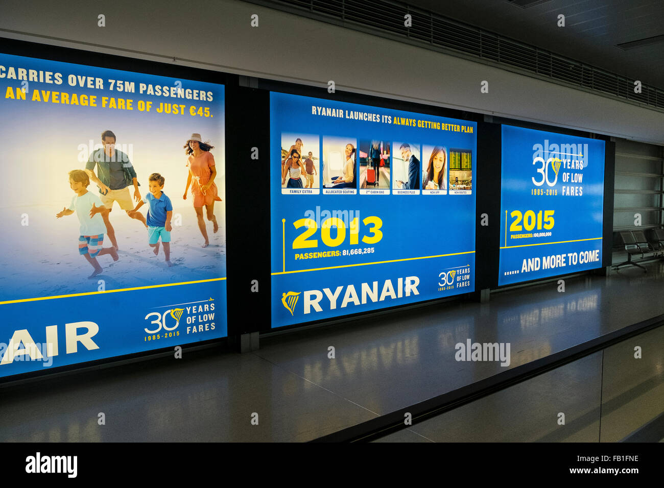 Ryanair cabin crew hi-res stock photography and images - Alamy