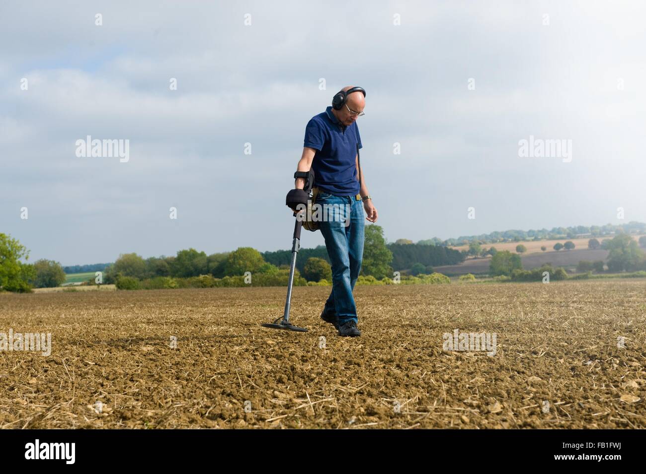 Using metal detector hi-res stock photography and images - Alamy