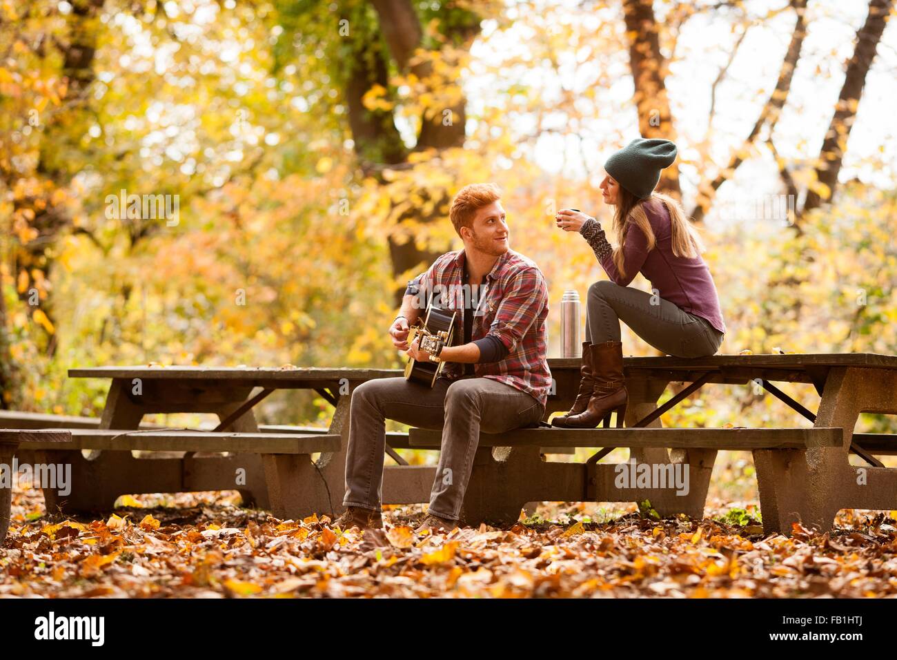 People sitting at picnic benches hi-res stock photography and images - Alamy