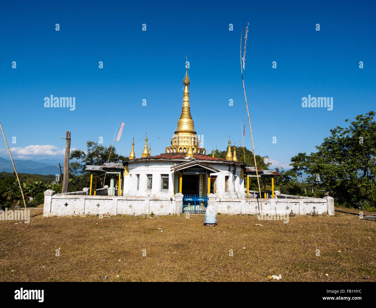 Golden burmese temple hi-res stock photography and images - Alamy