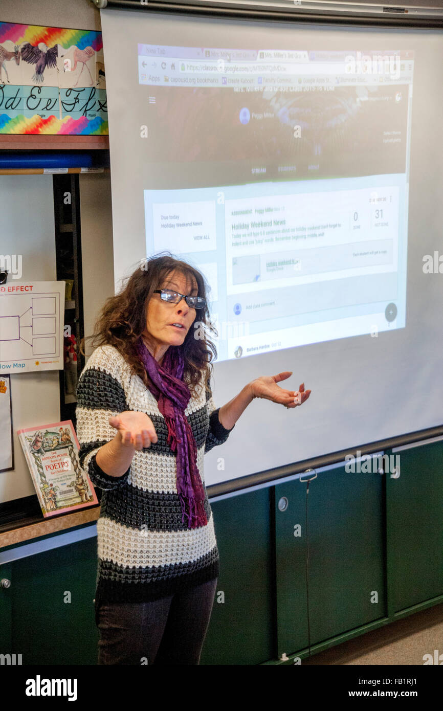 Fourth grade teacher hi-res stock photography and images - Alamy