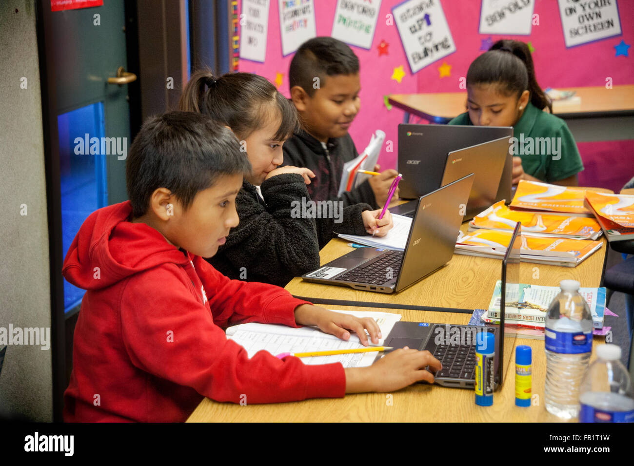 Chromebook and classroom hi-res stock photography and images - Alamy