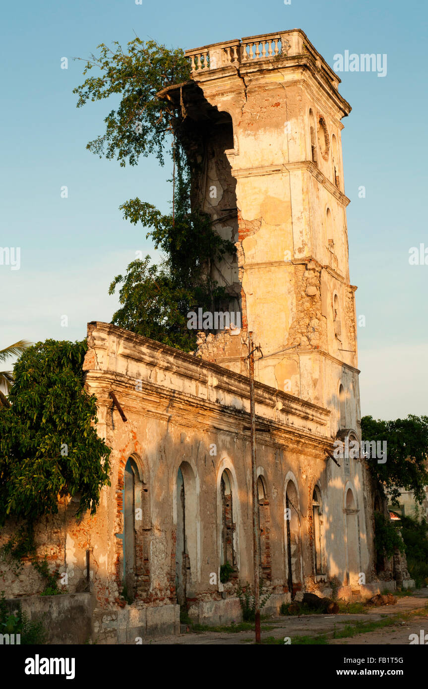 The ruins of Portuguese colonial city of Ambriz (Angola Stock Photo - Alamy