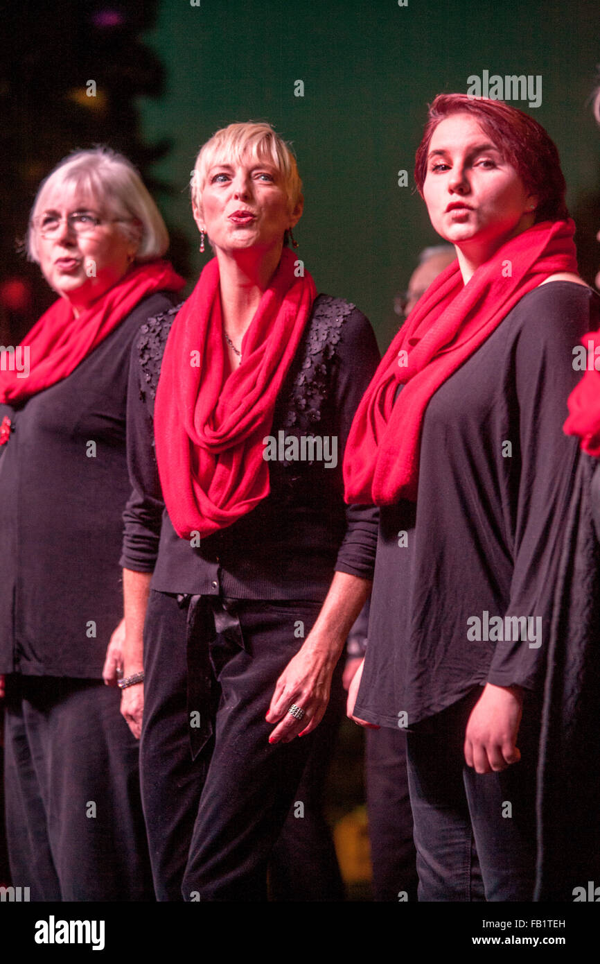 Christmas carols choir hi-res stock photography and images - Alamy