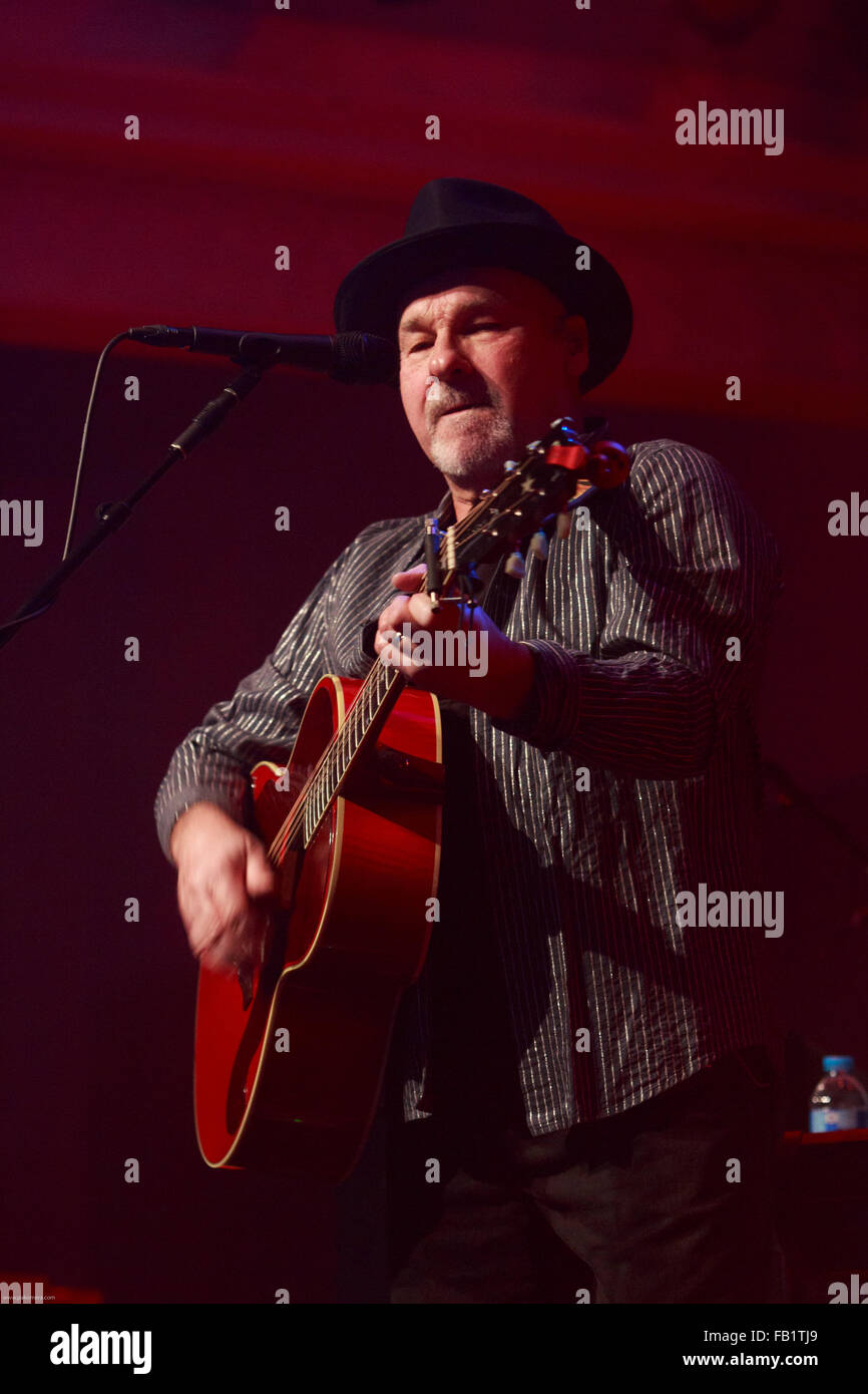 Paul carrack singer hi-res stock photography and images - Alamy