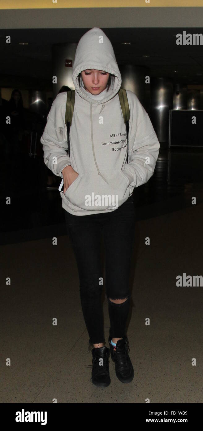 Model Sarah Snyder departs from Los Angeles International Airport ...