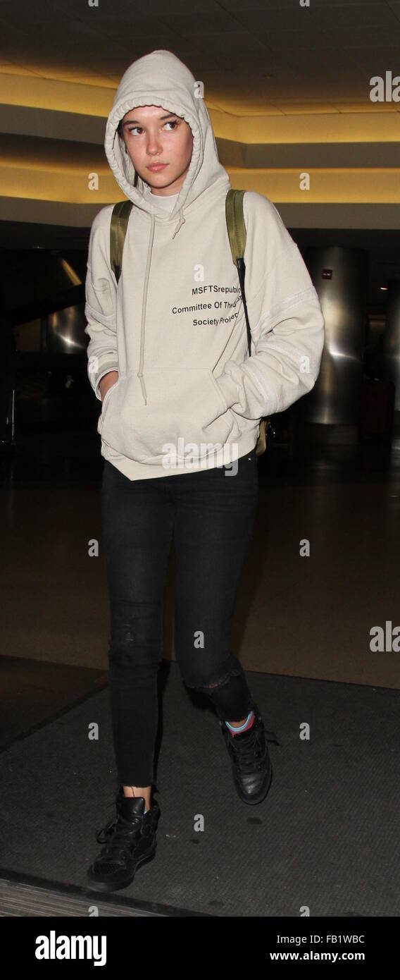 Model Sarah Snyder departs from Los Angeles International Airport ...