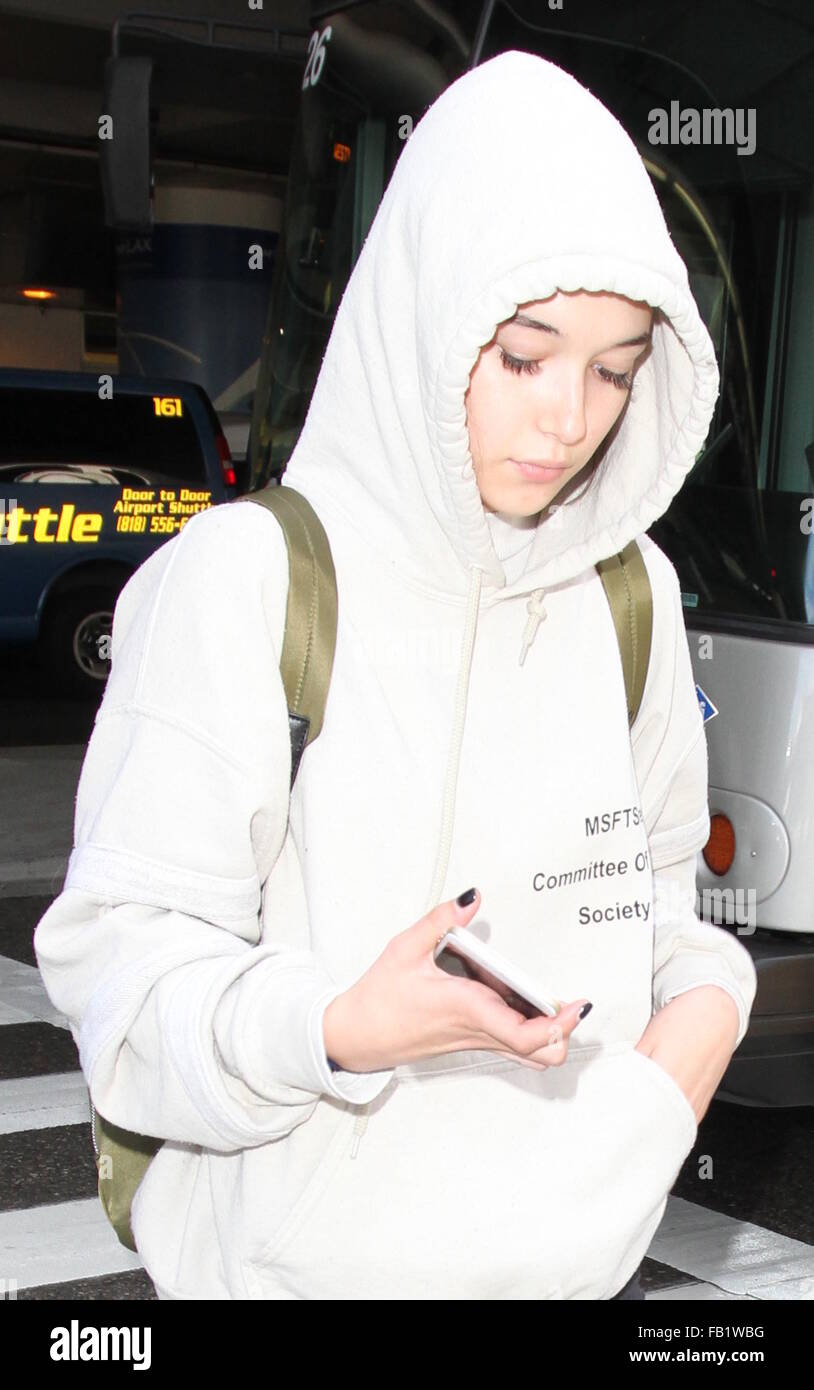 Model Sarah Snyder departs from Los Angeles International Airport ...