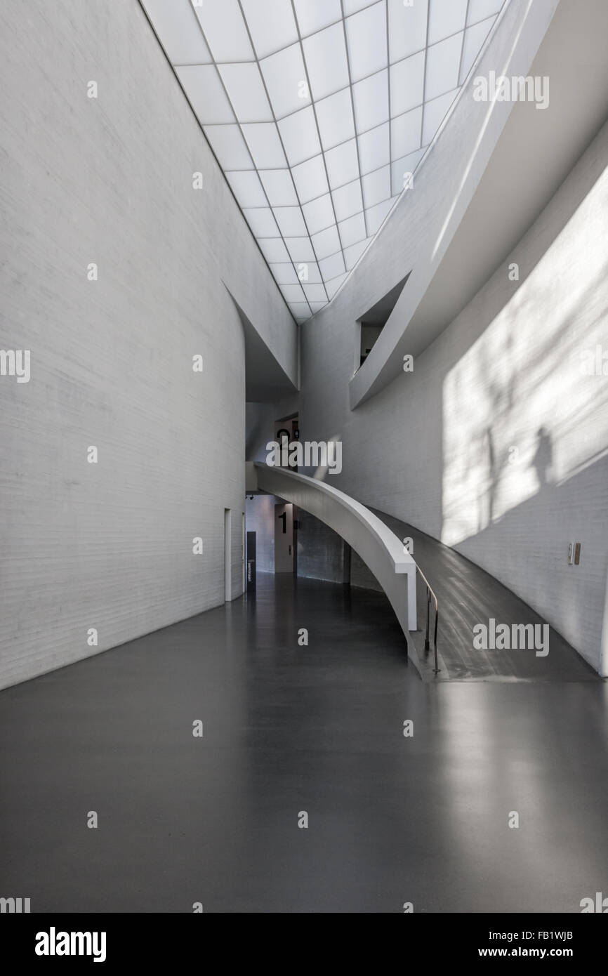 Empty modern interior hi-res stock photography and images - Alamy